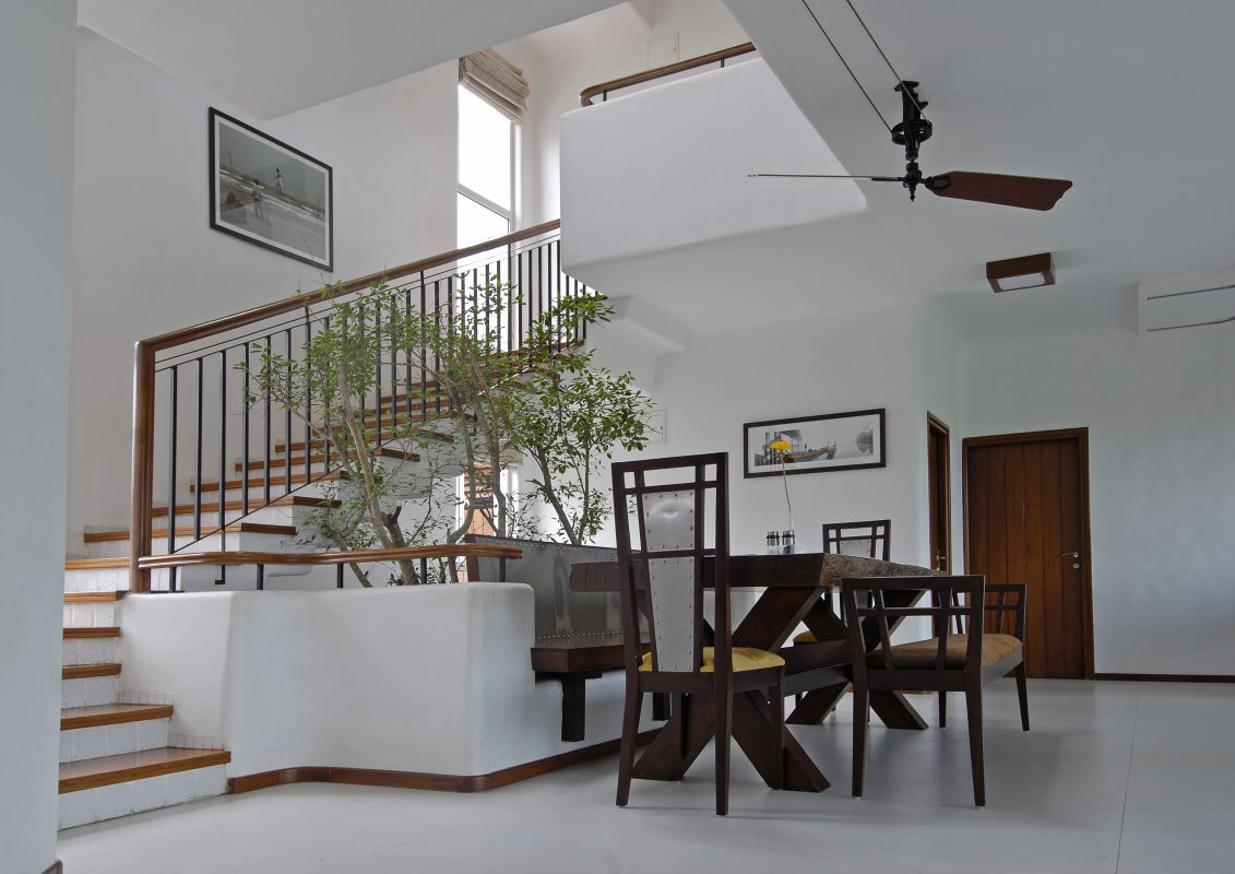 White and Wood Villa Interiors : Gayathri and Namith Architects