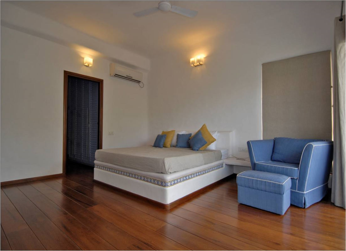 White and Wood Villa Interiors : Gayathri and Namith Architects