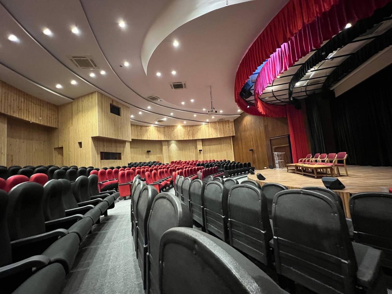 Yavanika Auditorium : Gayathri and Namith Architects