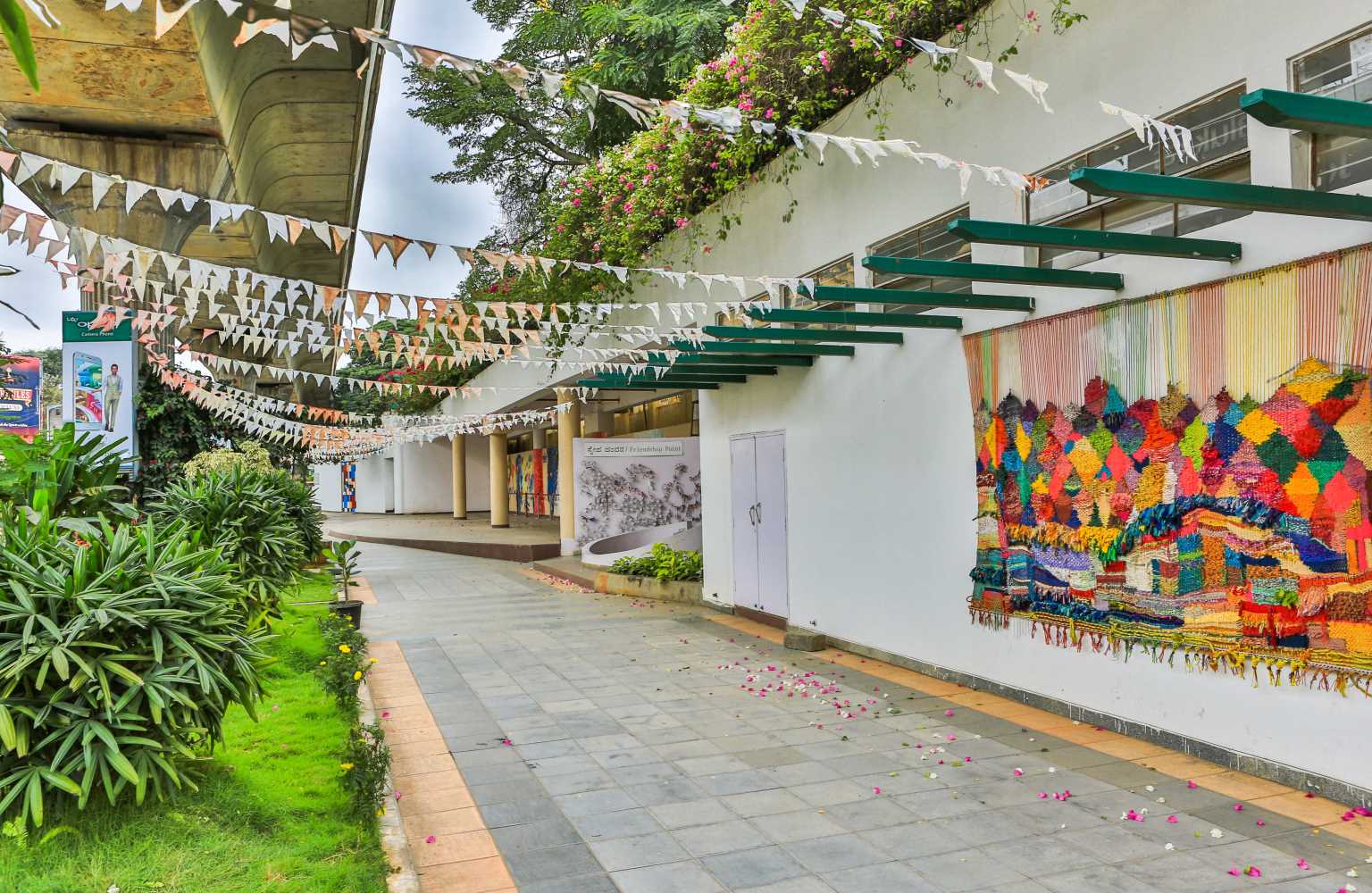 MG Road Boulevard : Gayathri and Namith Architects