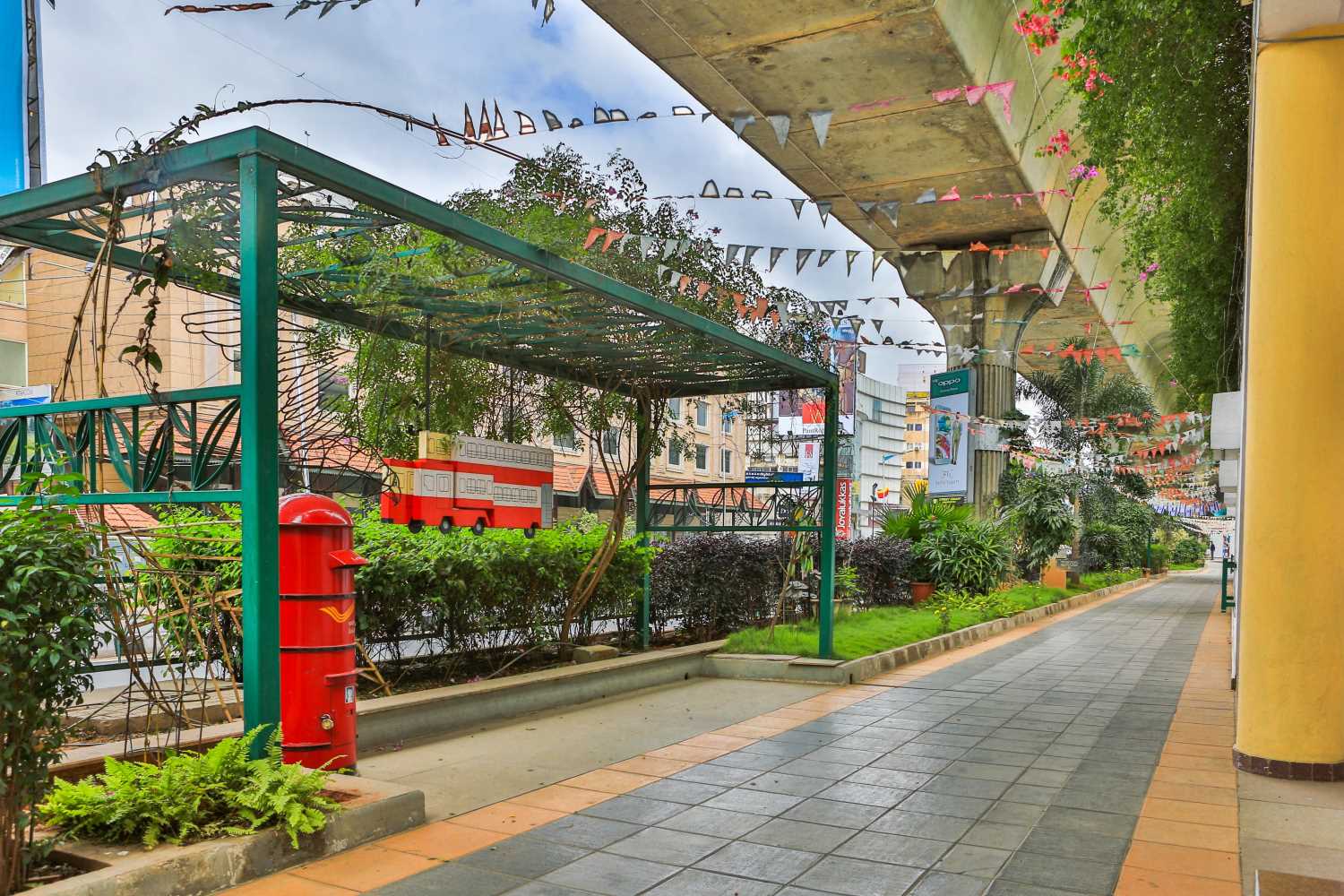 MG Road Boulevard : Gayathri and Namith Architects